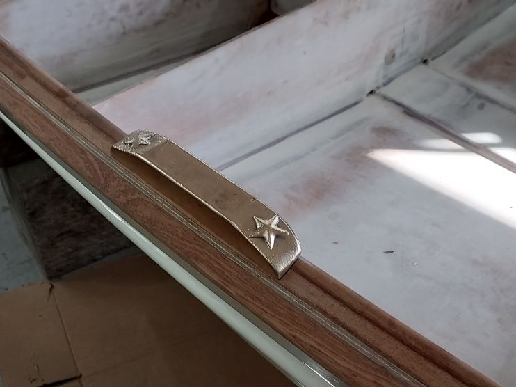 Casting some bronze oar lock risers - OffCenterHarbor.com